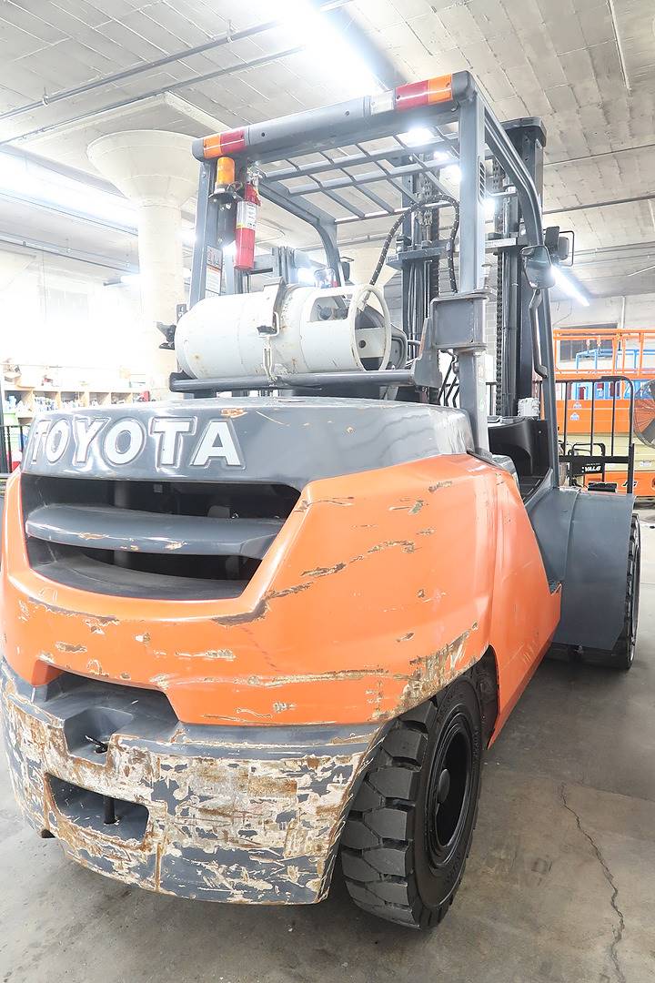 2014 LP Gas Toyota 8FG50U Pneumatic Tire 4 Wheel Sit Down