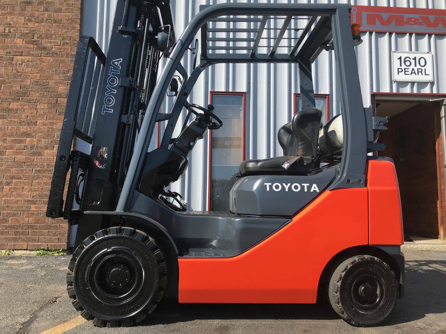 2013 LP Gas Toyota 8FGU18 Pneumatic Tire 4 Wheel Sit Down