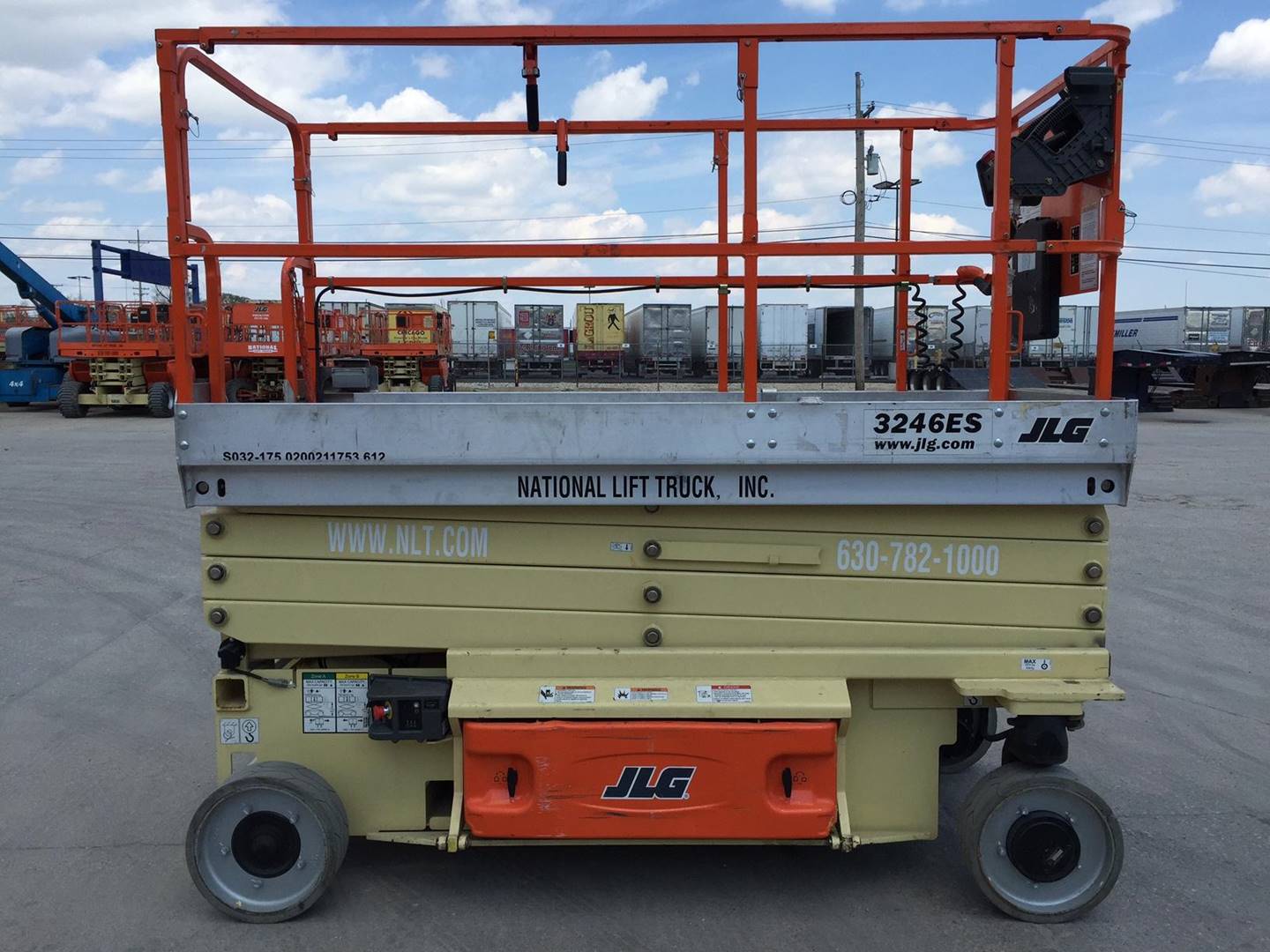 2012 Electric JLG 3246ES Slab