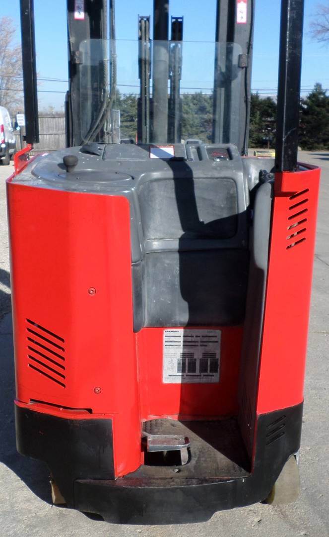 2005 Electric Raymond EASI-R40TT Electric Narrow Aisle Single Reach