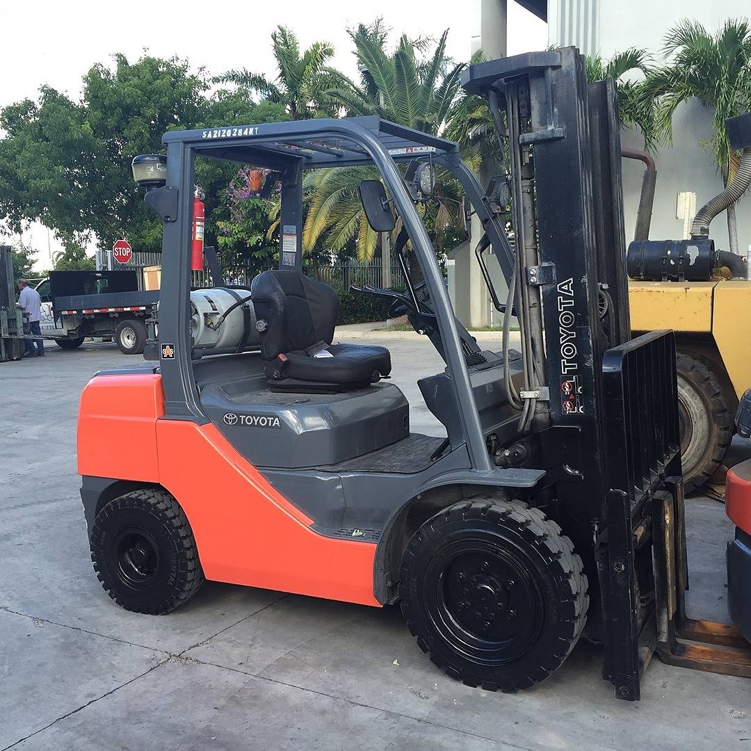 2012 LP Gas Toyota 8FGU30 Pneumatic Tire 4 Wheel Sit Down