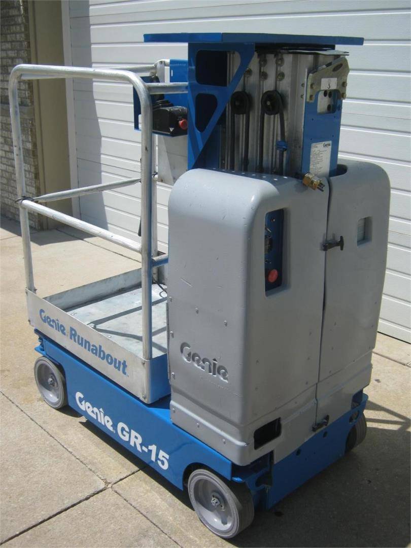 2007 Electric Genie GR15 Aerial Work Platform