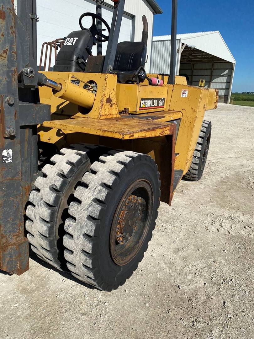 2006 Diesel Cat DP90 Pneumatic Tire 4 Wheel Sit Down
