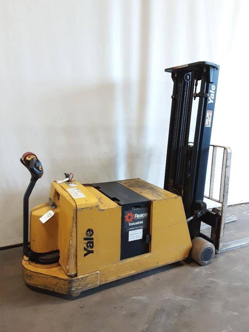 2004 Electric Yale MCW040LE Electric Walkie Counterbalanced Stacker