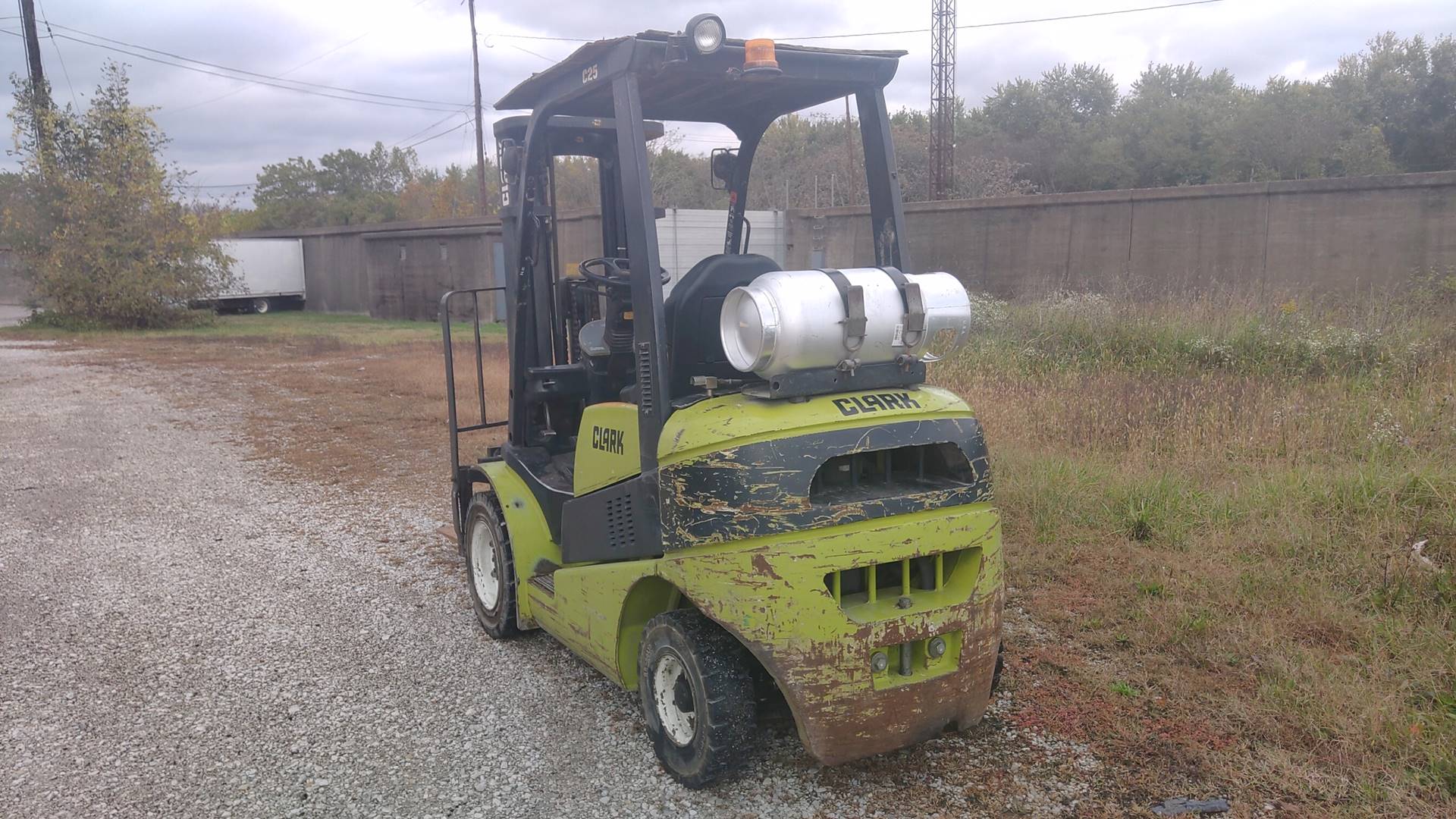 2005 LP Gas Clark C25L Pneumatic Tire 4 Wheel Sit Down