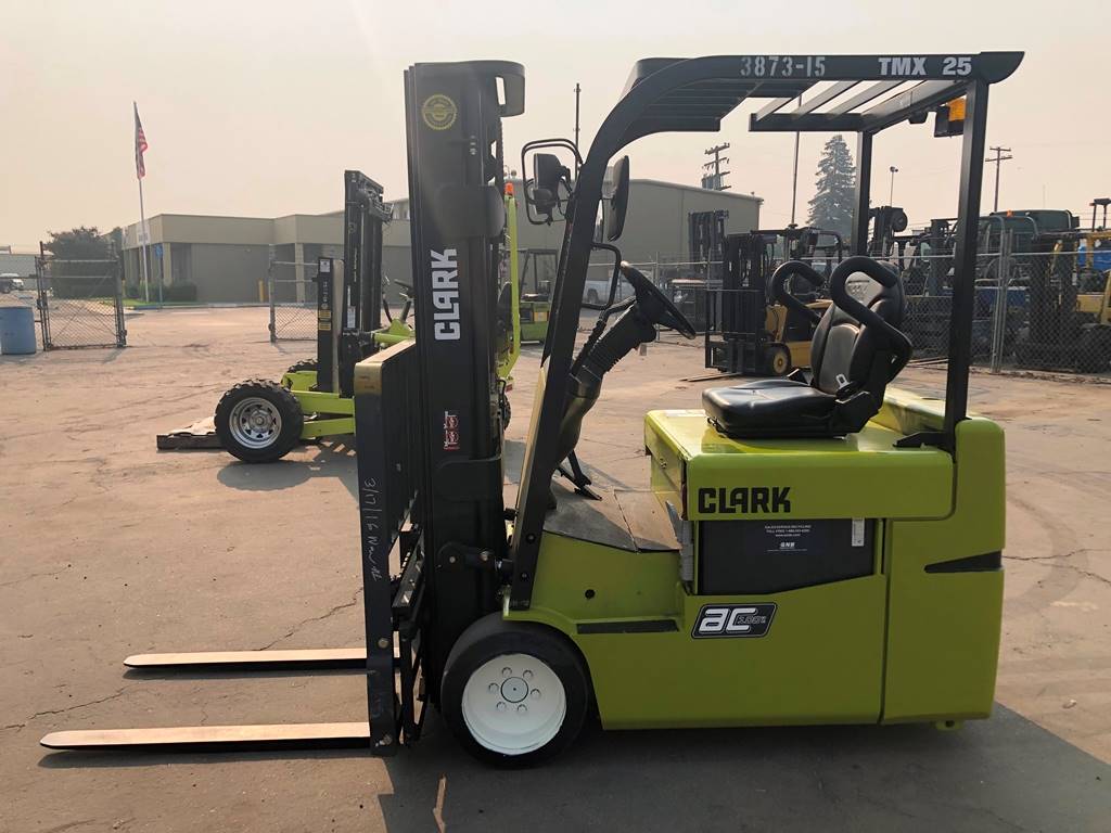 2015 Electric Clark TMX25 Electric 3 Wheel Sit Down