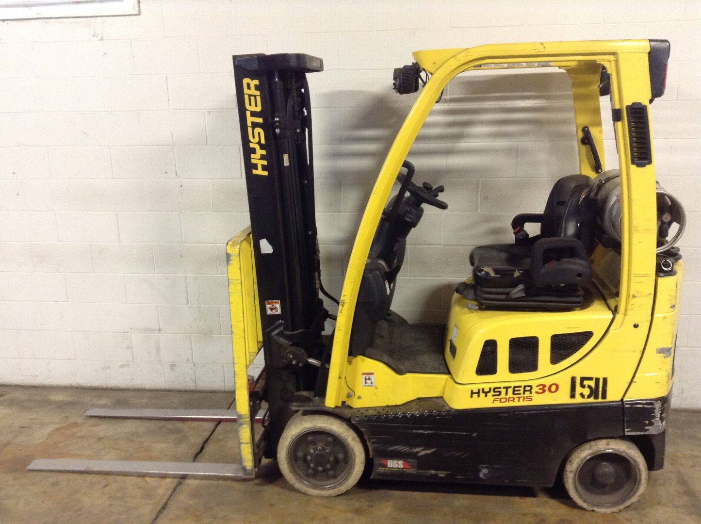 2015 LP Gas Hyster S30FT Cushion Tire 4 Wheel Sit Down (Indoor Warehouse)