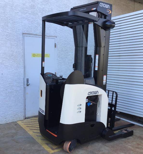 2015 Electric Crown RR5725-35 Electric Narrow Aisle Single Reach