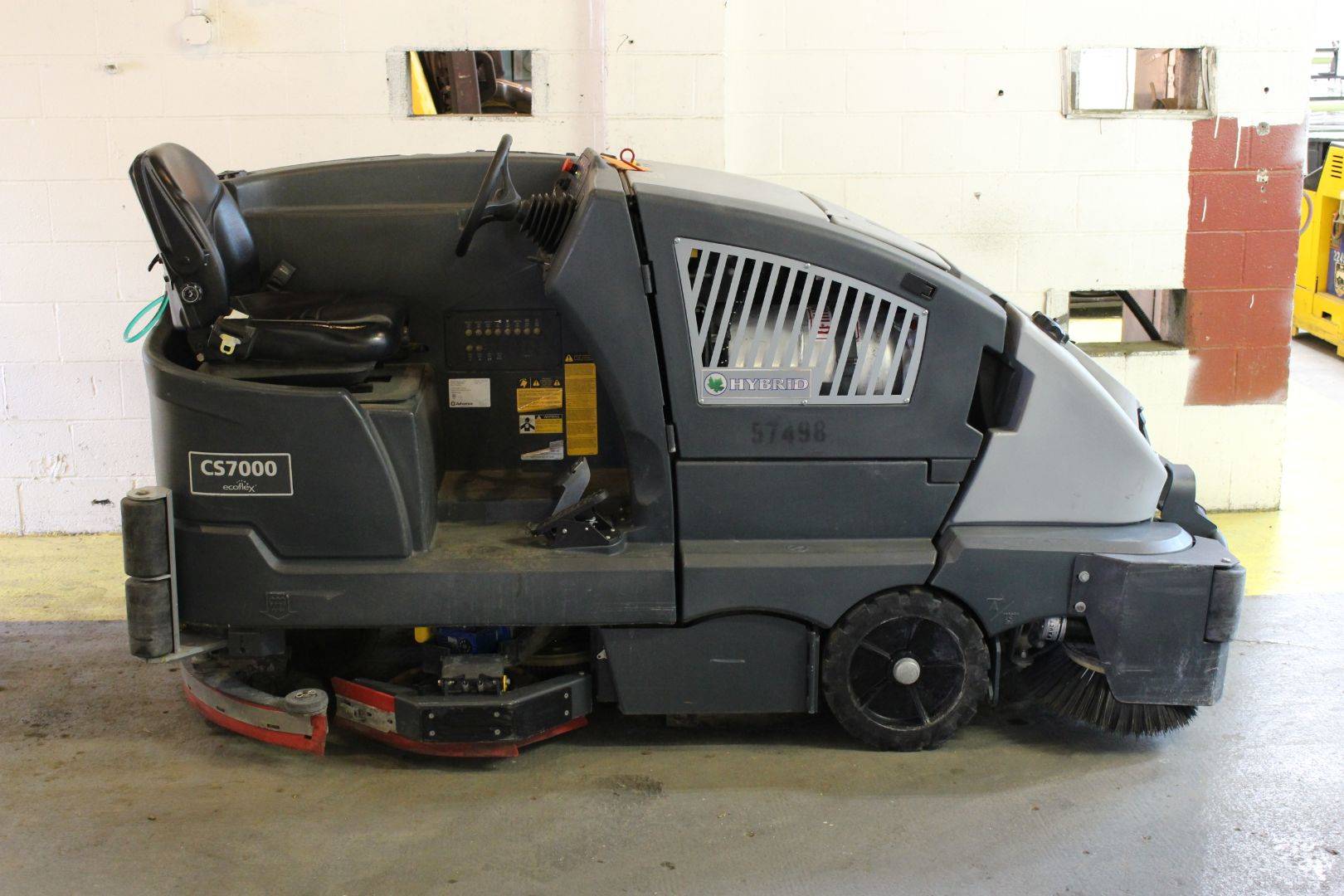 2012 LP Gas Advance CS7000 Rider Sweeper/Scrubbers