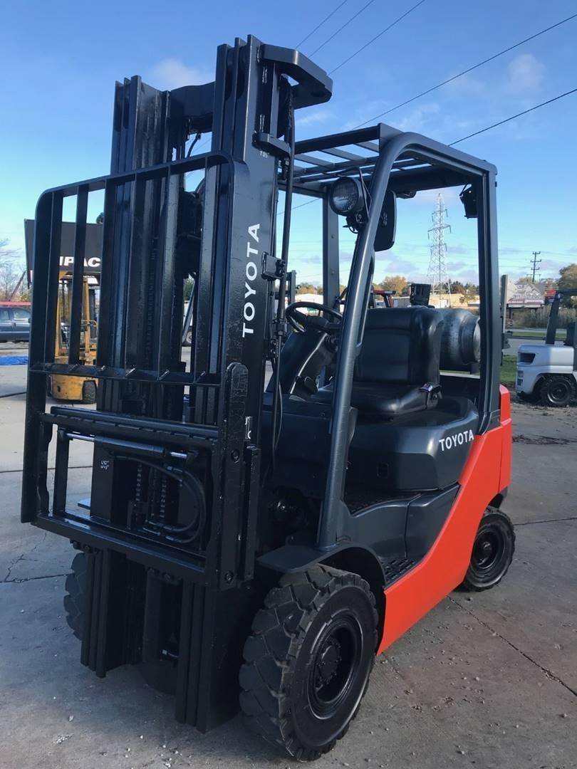 2014 LP Gas Toyota 8FGU18 Pneumatic Tire 4 Wheel Sit Down