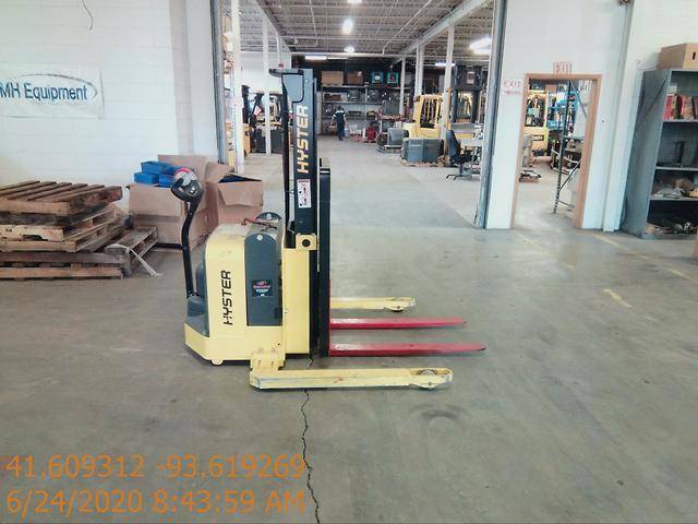 2016 Electric Hyster W25ZA2 Electric Walkie Straddle Stacker