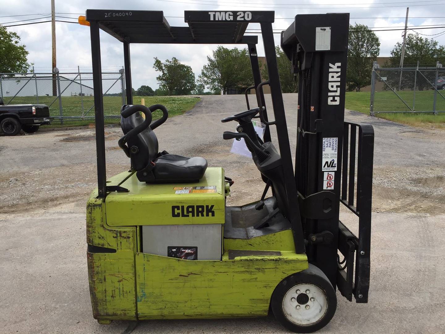 1998 Electric Clark TMG20 Electric 3 Wheel Sit Down