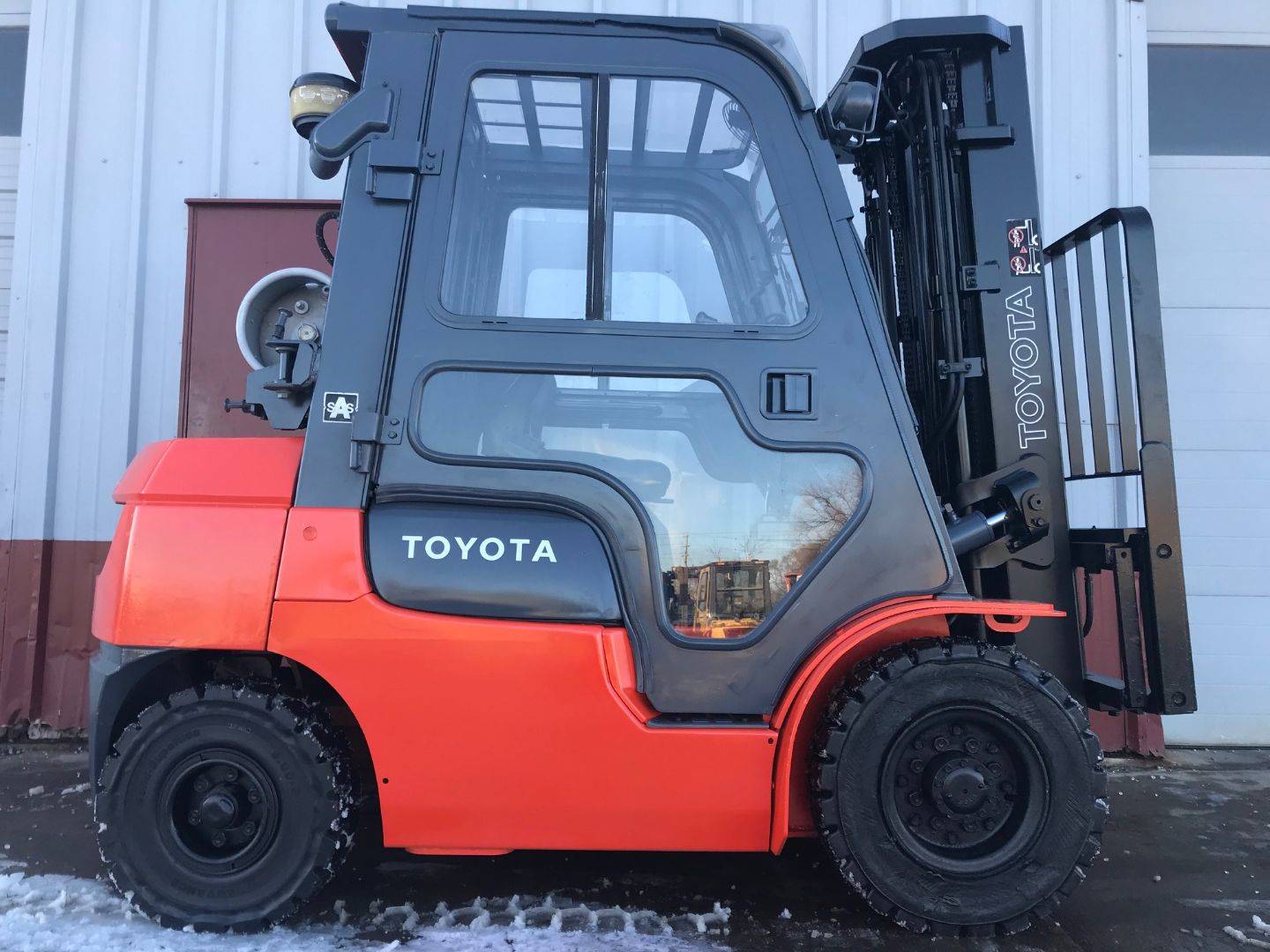 2005 LP Gas Toyota 7FGU25 Pneumatic Tire 4 Wheel Sit Down