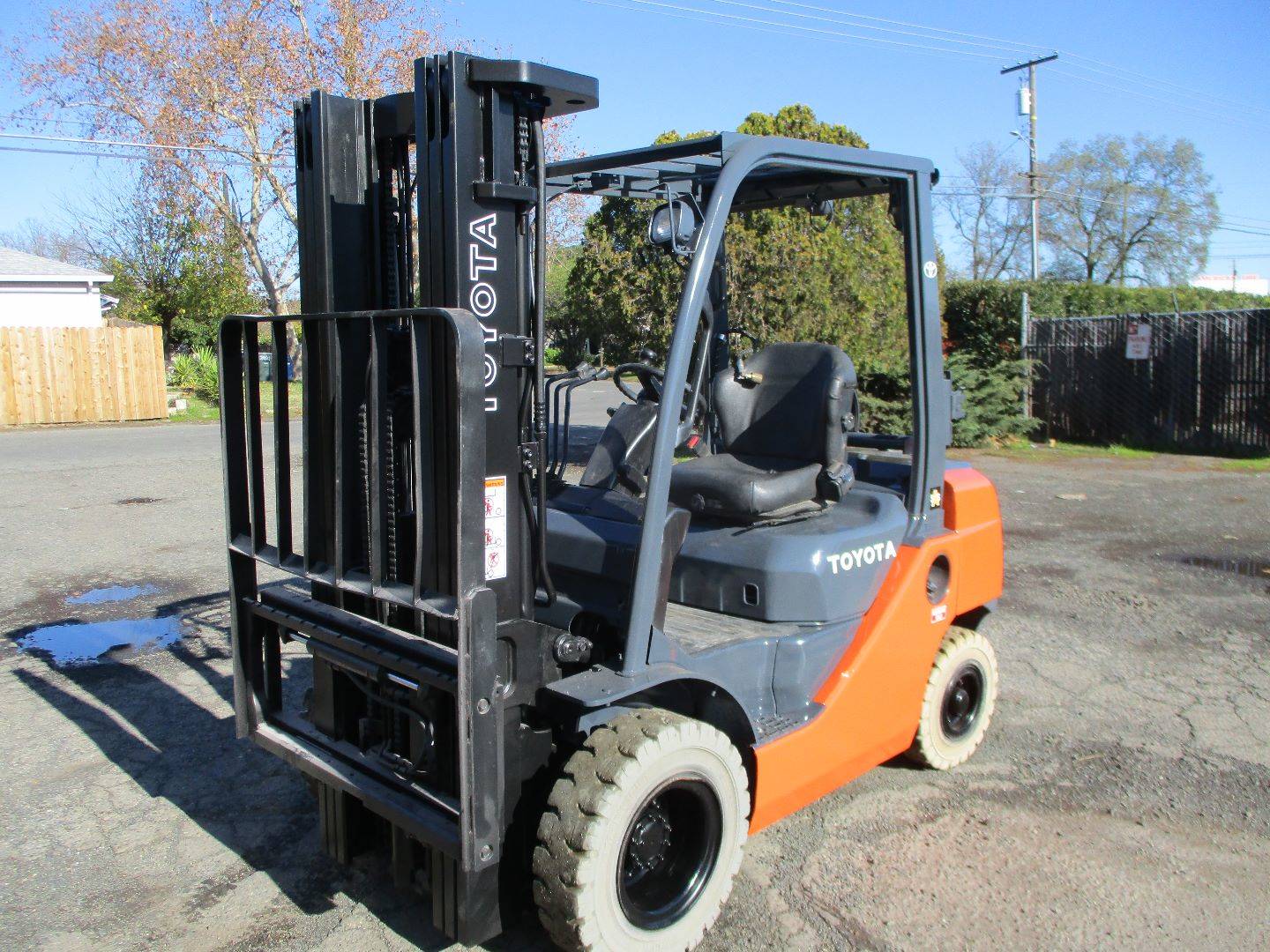 2016 Dual Fuel Toyota 8FGU25 Pneumatic Tire 4 Wheel Sit Down