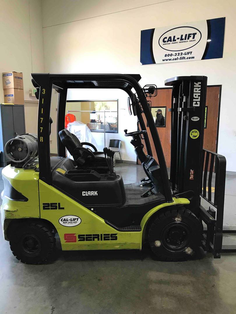 2019 LP Gas Clark S25L Pneumatic Tire 4 Wheel Sit Down