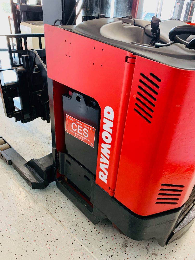 Electric Raymond EASI R40TT Electric Narrow Aisle Single Reach