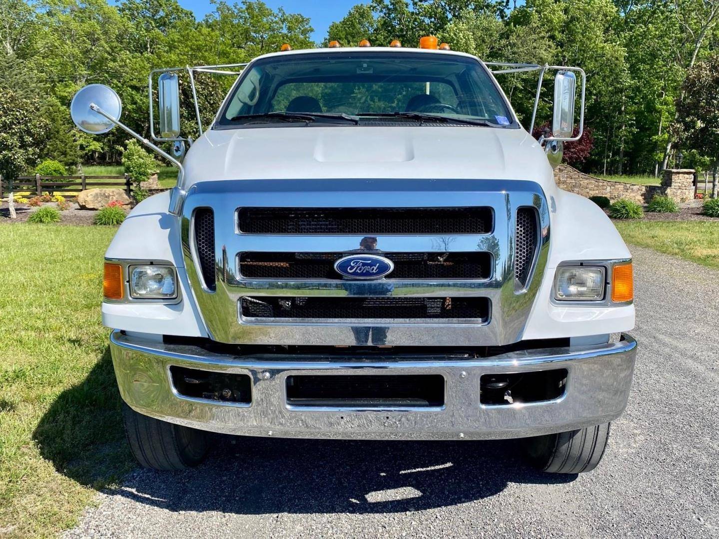 2010 Ford F750 XL Trucks and Trailers