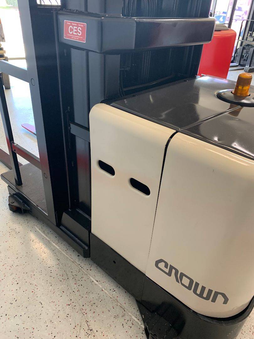 Electric Crown SP3200 Electric Order Picker