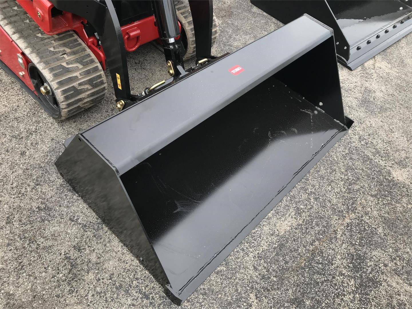 Toro 22342 - TX1000 HIGH CAPACITY BUCKET Earth Moving and Construction