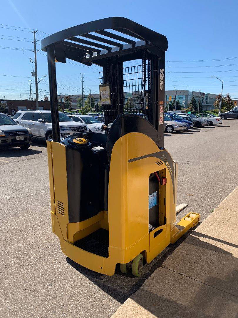 2008 Electric Yale NR040 Electric Narrow Aisle Single Reach