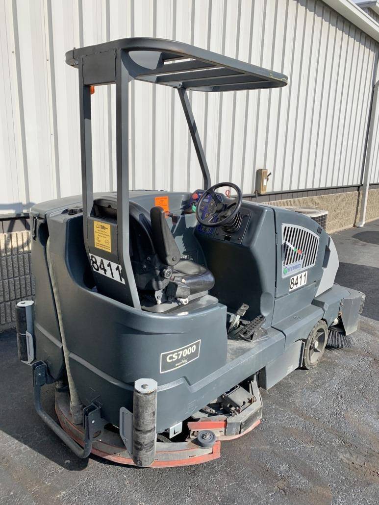 2013 Advance CS7000 Rider Sweeper/Scrubbers