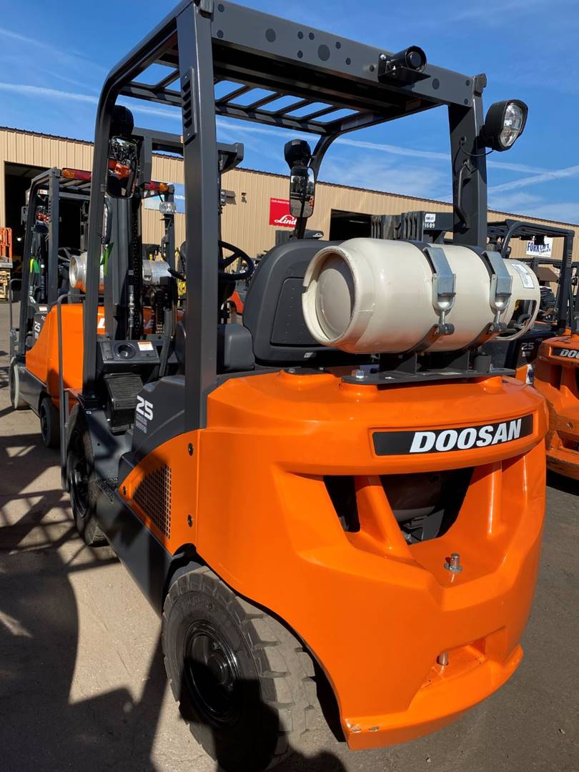 2019 LP Gas Doosan G25P-7 Pneumatic Tire 4 Wheel Sit Down