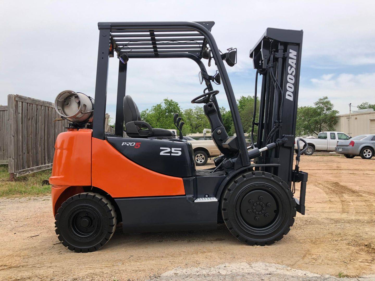 2013 LP Gas Doosan G25P-5 Pneumatic Tire 4 Wheel Sit Down