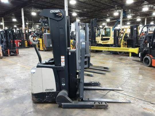 2016 Electric Crown Electric Walkie Straddle Stacker | Eliftruck