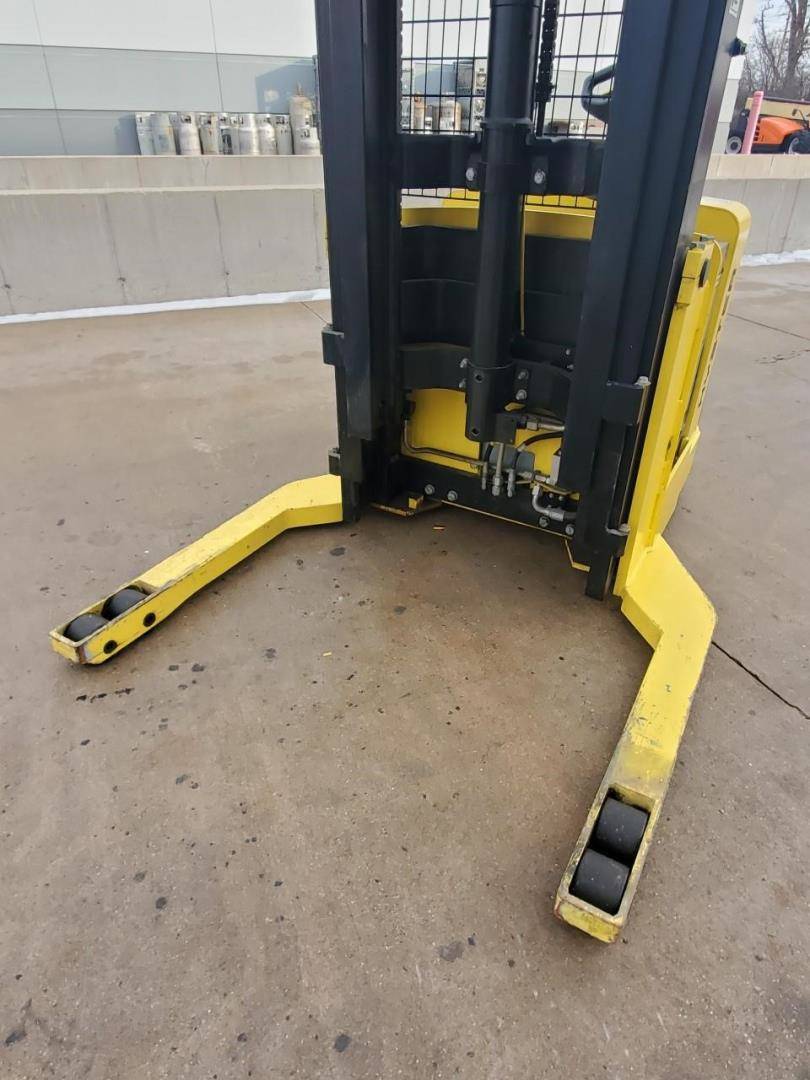 2015 Electric Hyster W30ZR Electric Walkie Straddle Stacker Reach