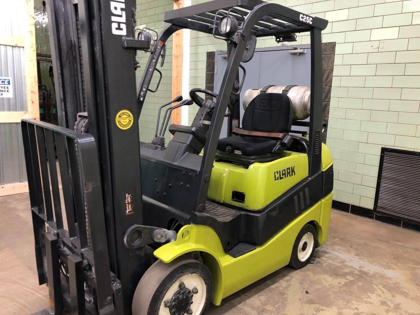2016 LP Gas Clark C25CL Cushion Tire 4 Wheel Sit Down (Indoor Warehouse)