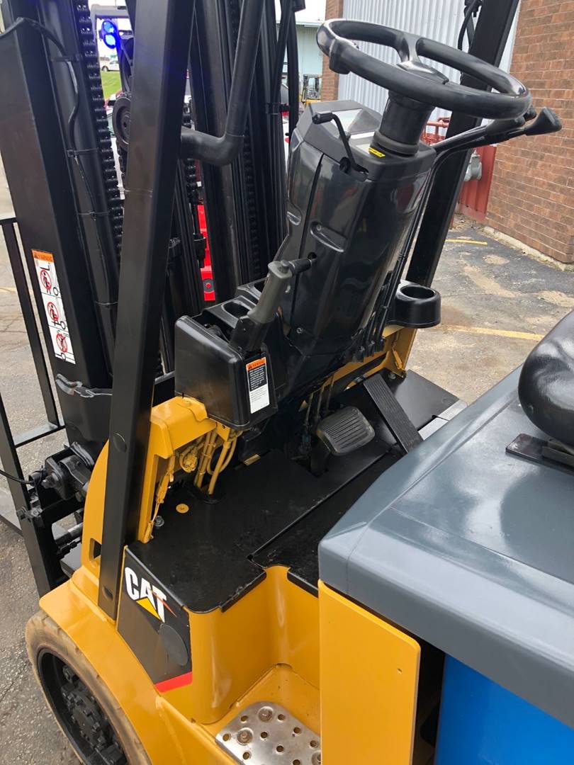 2009 Electric Cat E5000-AC Cushion Tire 4 Wheel Sit Down (Indoor Warehouse)