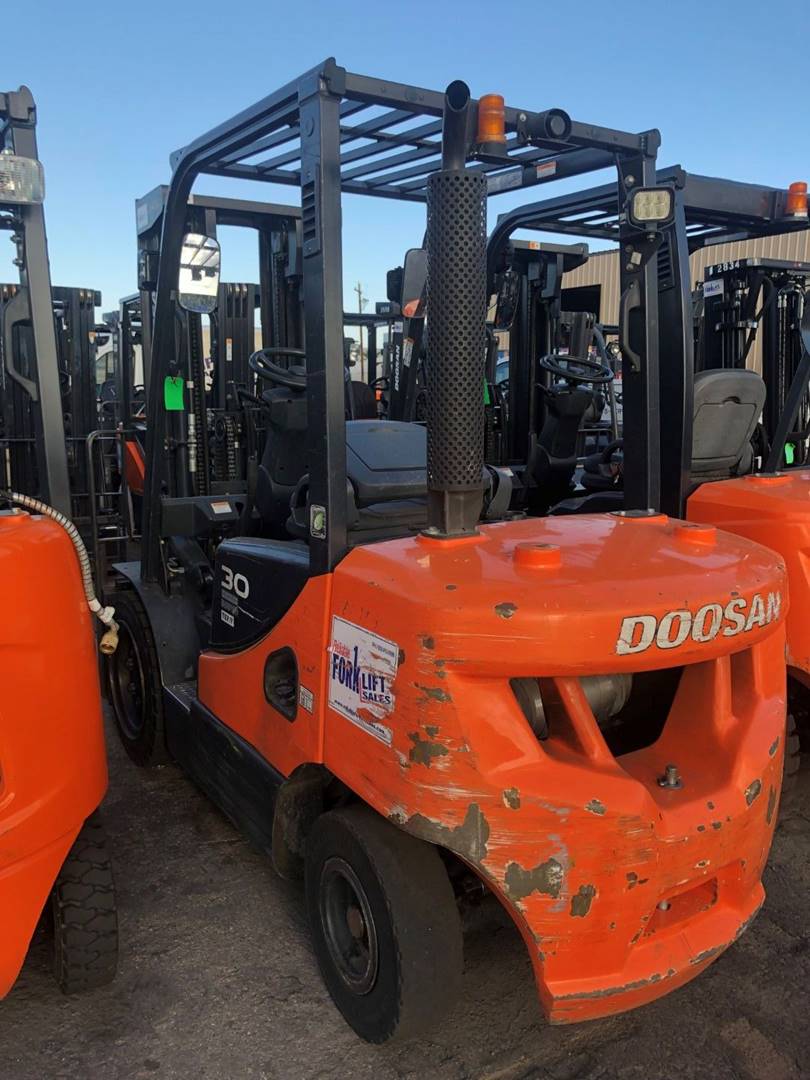 2015 Diesel Doosan D30S-7 Pneumatic Tire 4 Wheel Sit Down
