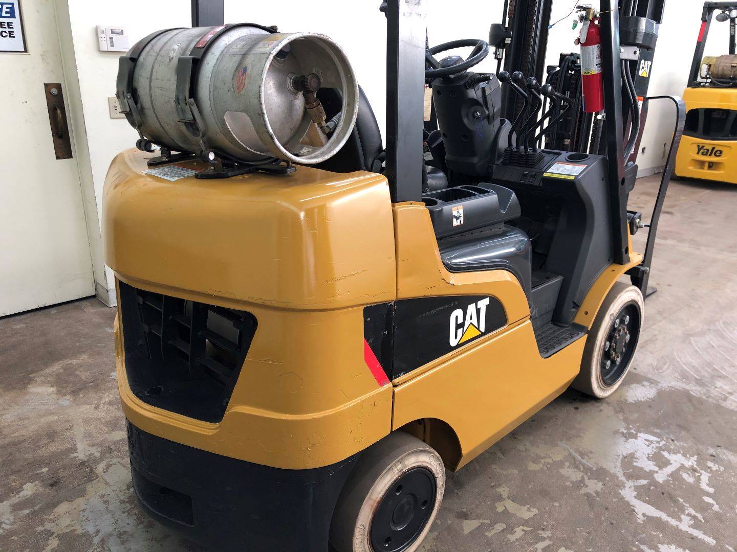 2015 LP Gas Cat 2C5000 Cushion Tire 4 Wheel Sit Down (Indoor Warehouse)