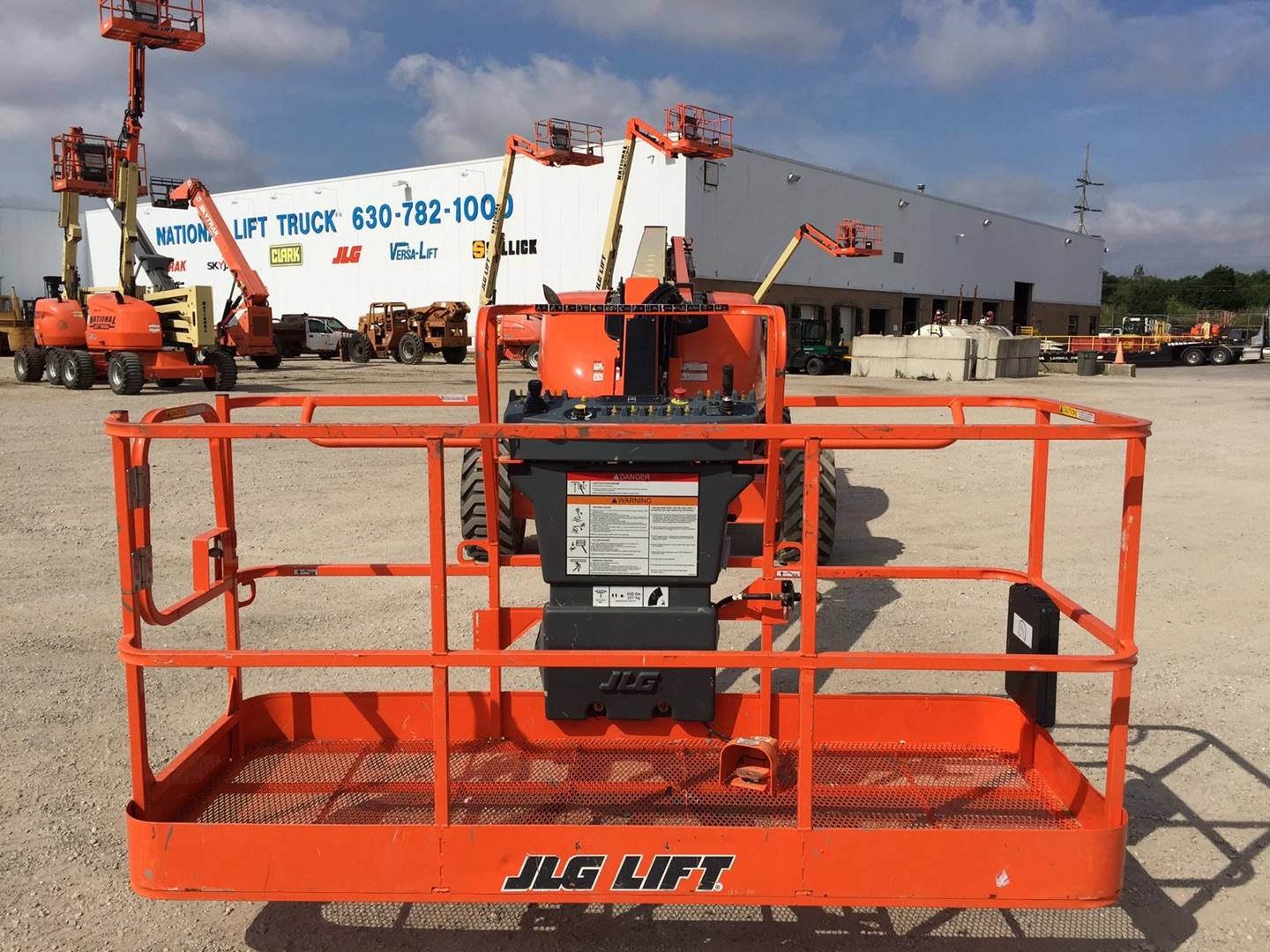 2015 Dual Fuel JLG 600AJ Articulated Boom