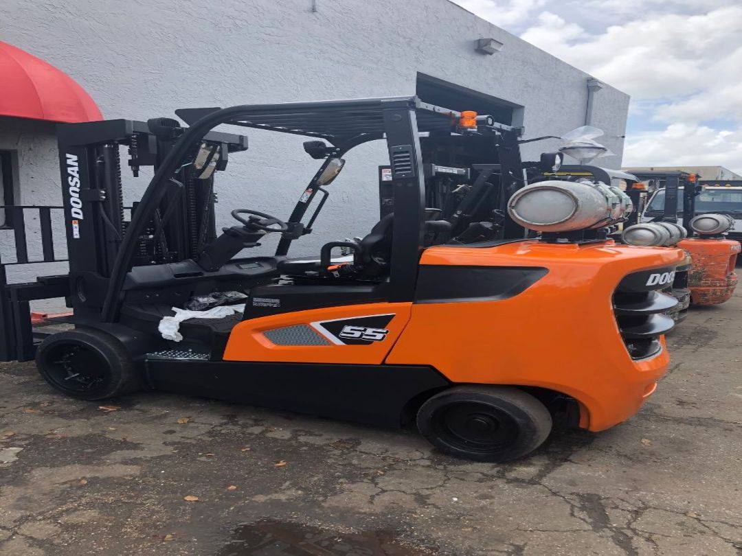 2020 LP Gas Doosan GC55C-9 Cushion Tire 4 Wheel Sit Down (Indoor Warehouse)