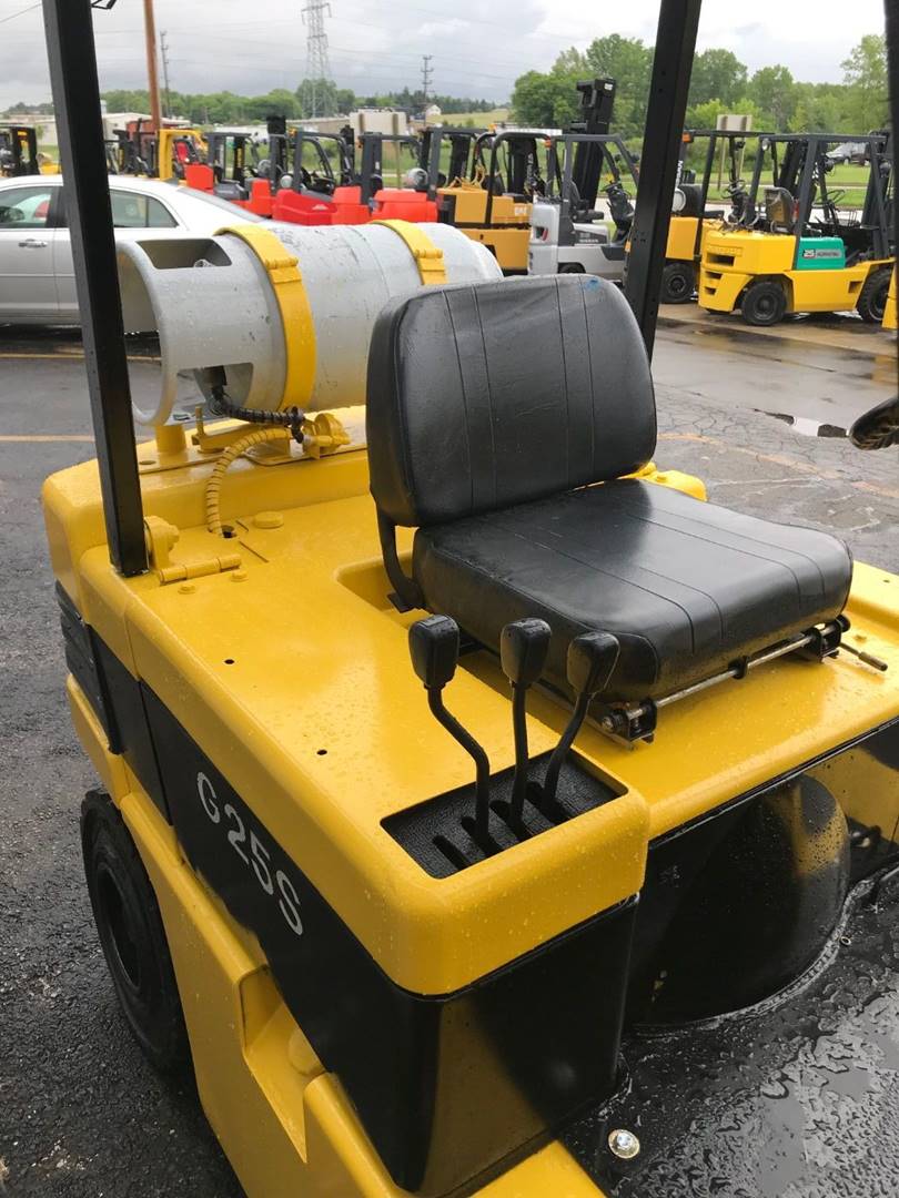 1995 LP Gas Daewoo G25S -2 Pneumatic Tire 4 Wheel Sit Down