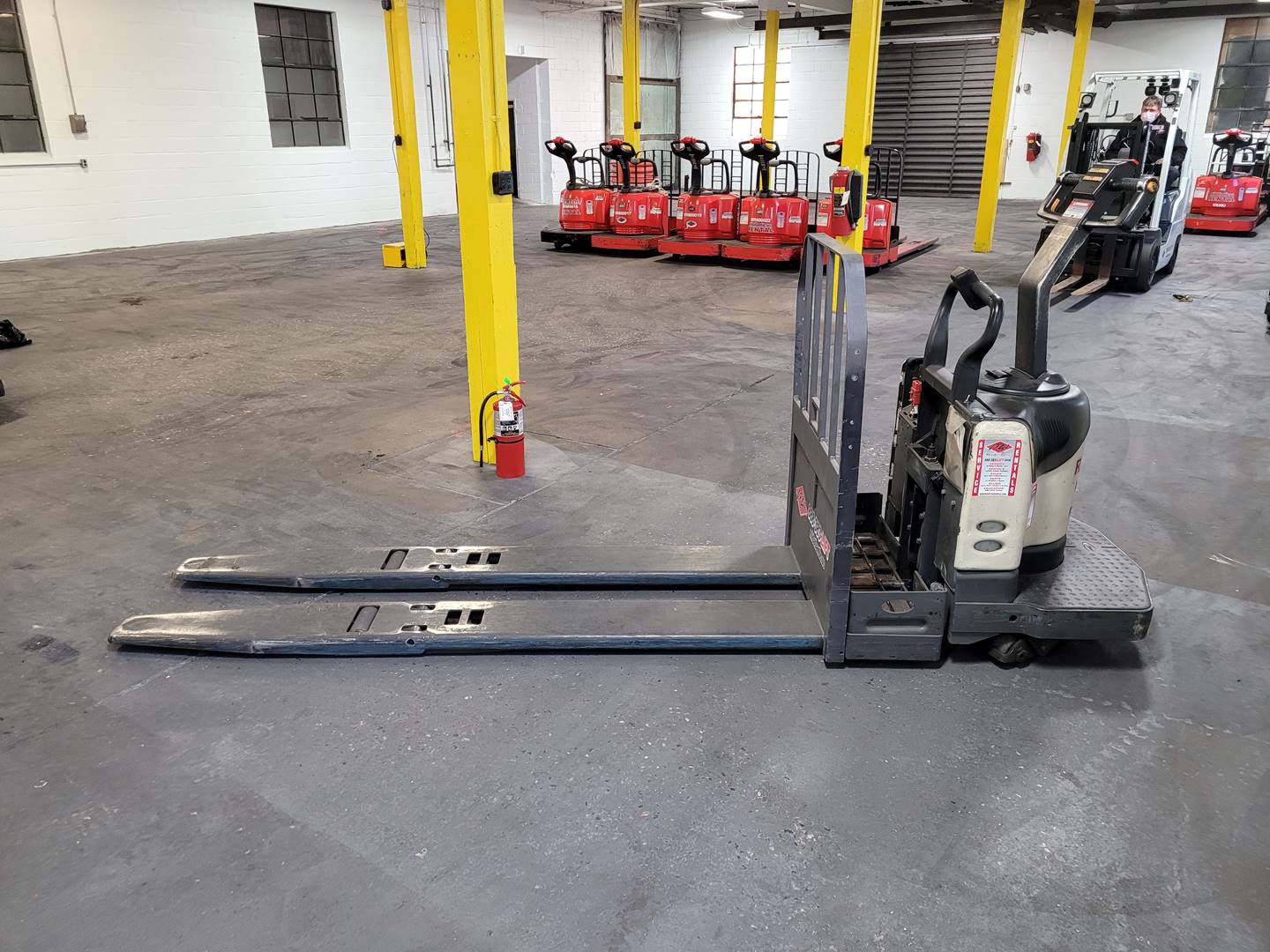 2005 Electric Crown PE4000-60 Electric Walkie/Rider Pallet Jack