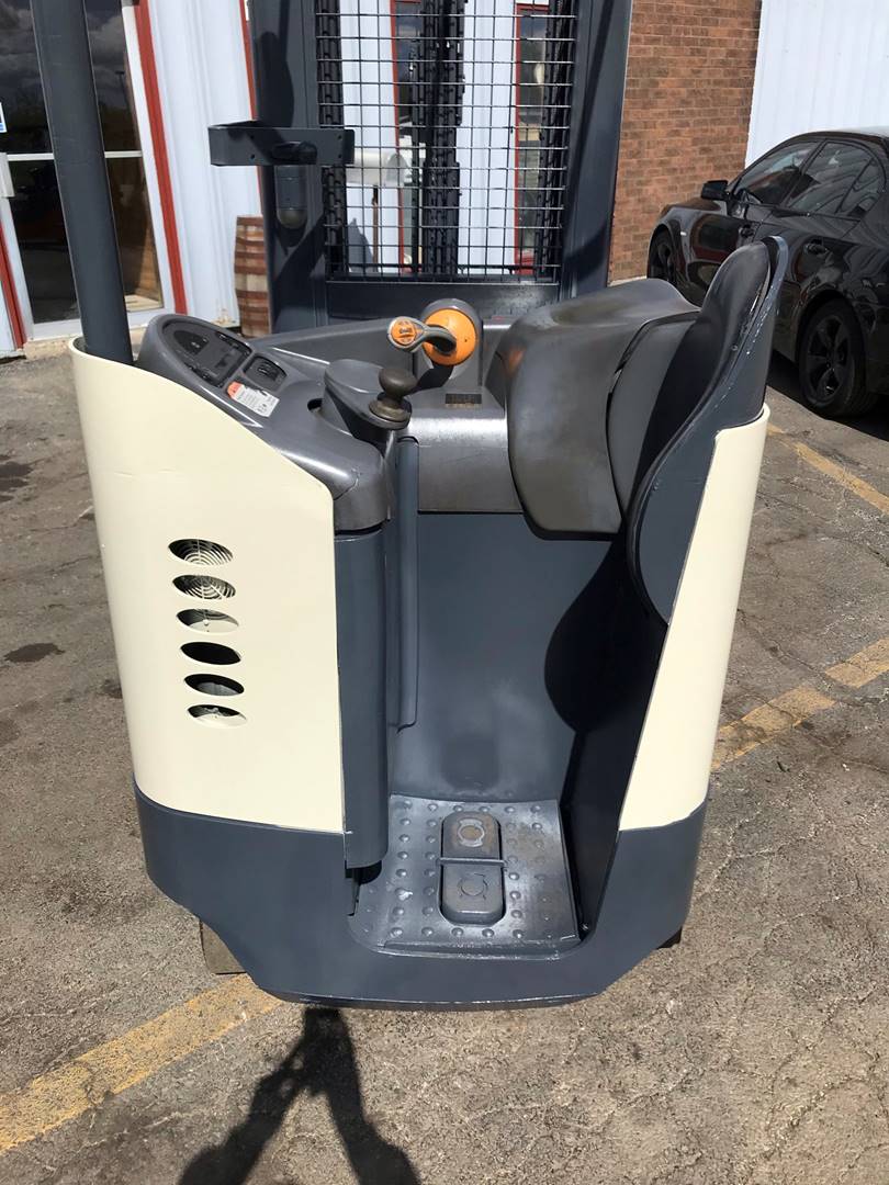 2007 Electric Crown RR5225-45 Electric Narrow Aisle Single Reach