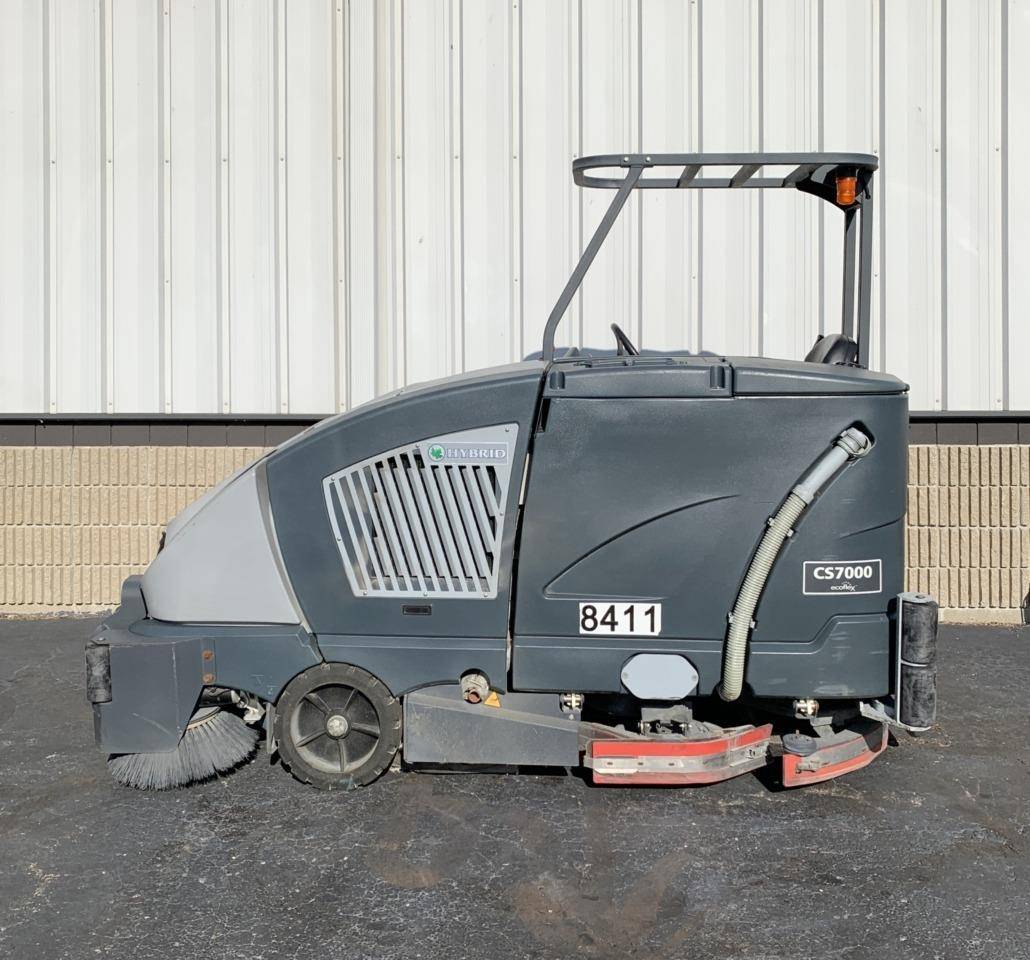 2013 Advance CS7000 Rider Sweeper/Scrubbers