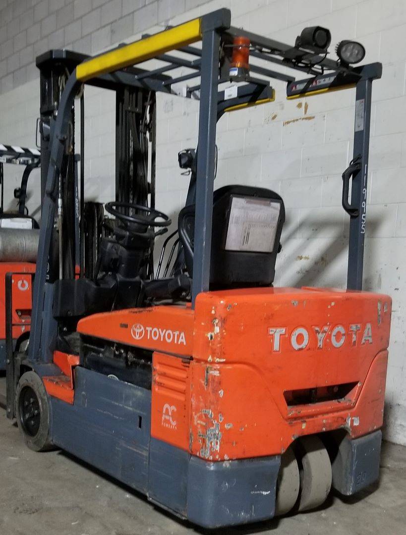 2013 Electric Toyota 7FBEU20 Electric 3 Wheel Sit Down