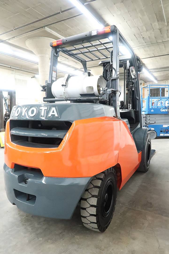 2014 LP Gas Toyota 8FG45U Pneumatic Tire 4 Wheel Sit Down