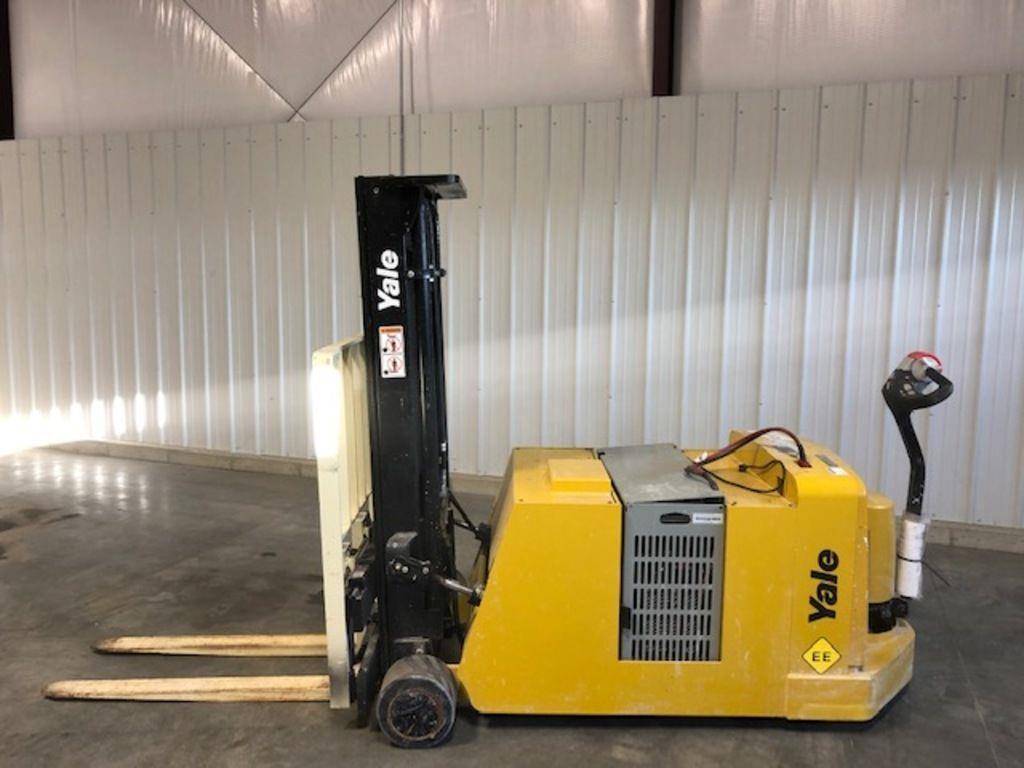 2018 Electric Yale Pallet Stackers MCW040-E Electric Walkie Counterbalanced Stacker