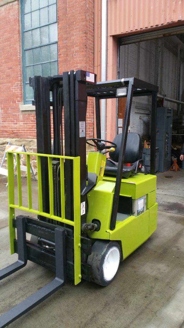 1990 Electric Clark TM15S Electric 3 Wheel Sit Down