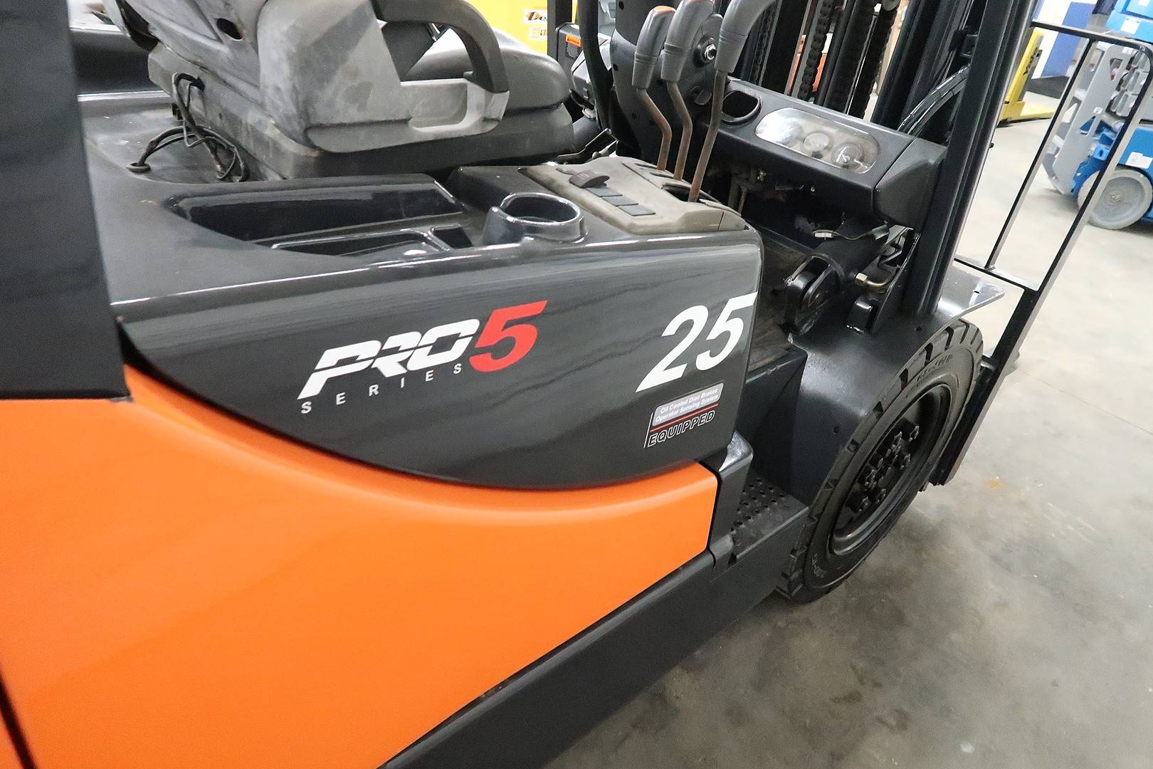 2011 Diesel Doosan D25S-5 Pneumatic Tire 4 Wheel Sit Down