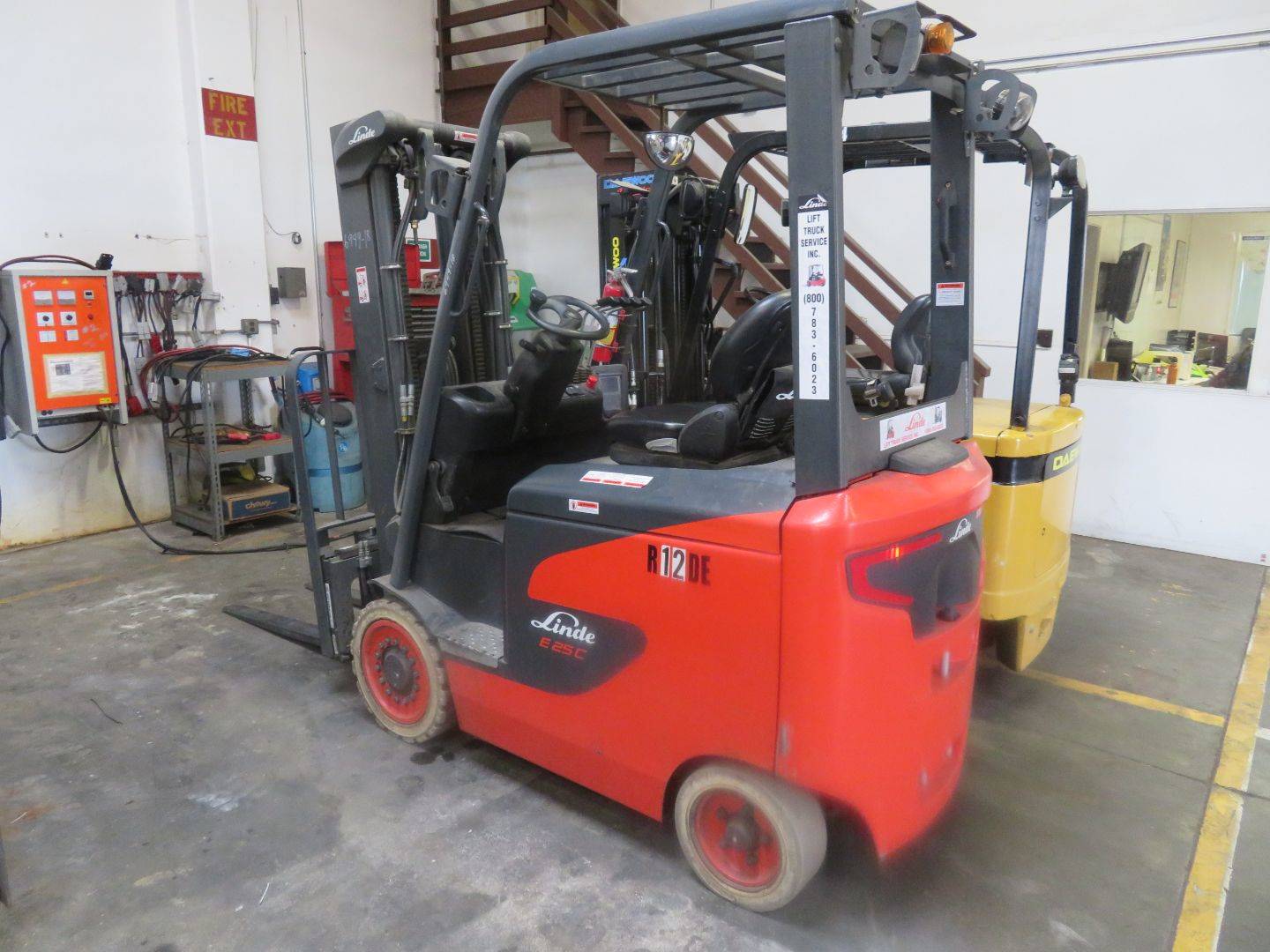 2018 Electric Linde E25CL Electric 4 Wheel Sit Down