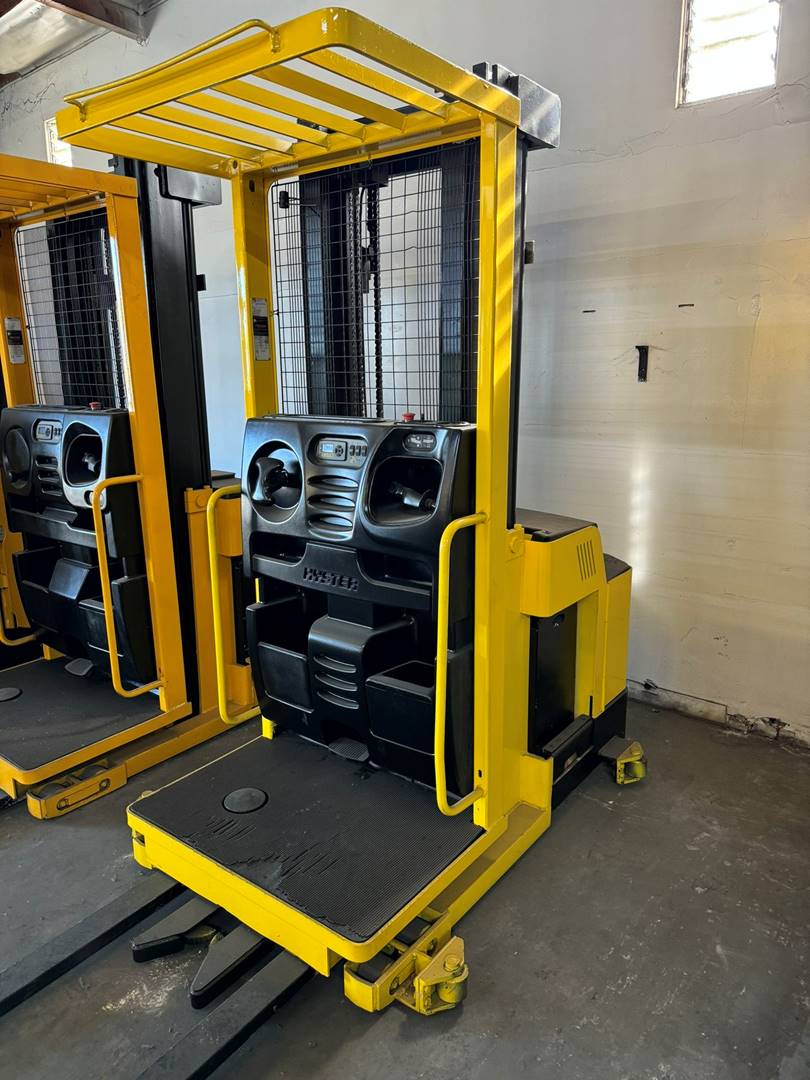 40 Used Hyster R30XMS Equipment for Sale