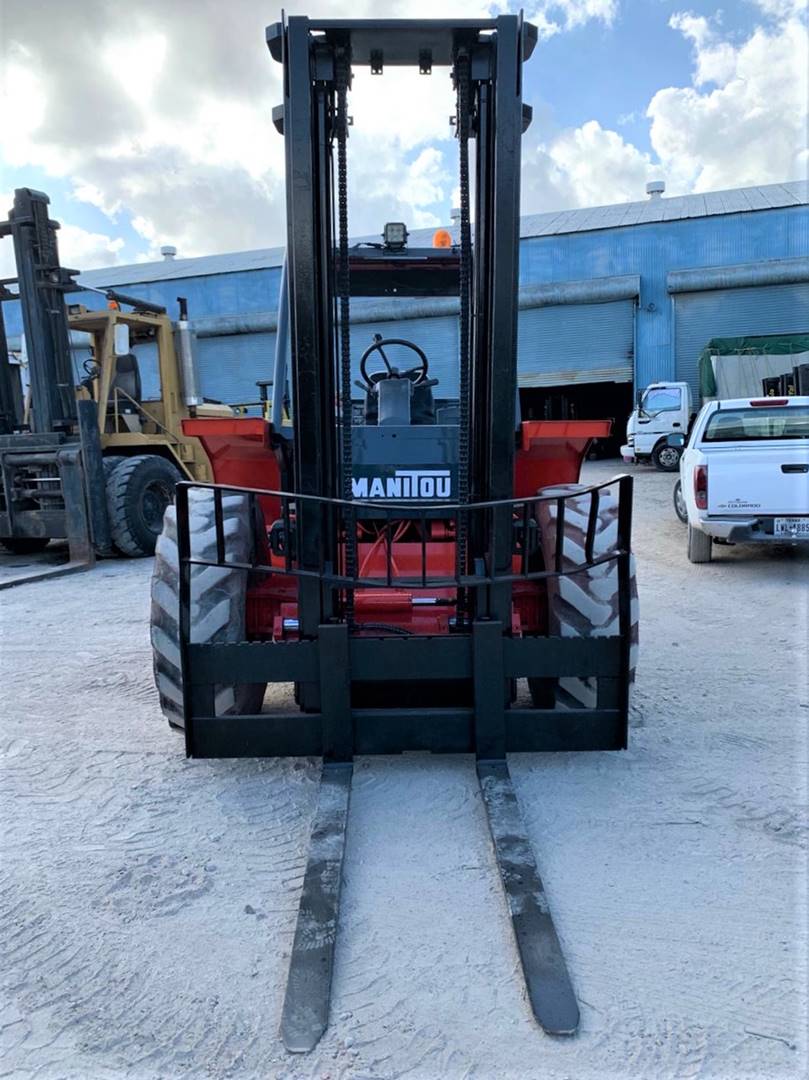 2011 Diesel Manitou M40-2T Rough Terrain (Vertical Mast)