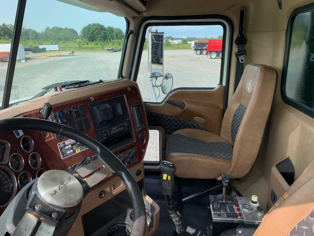 2013 Mack GRANITE GU713 Trucks and Trailers