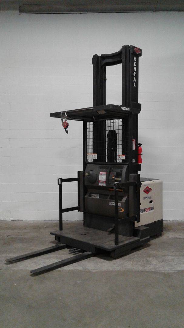 2005 Electric Crown Electric Order Picker | Eliftruck