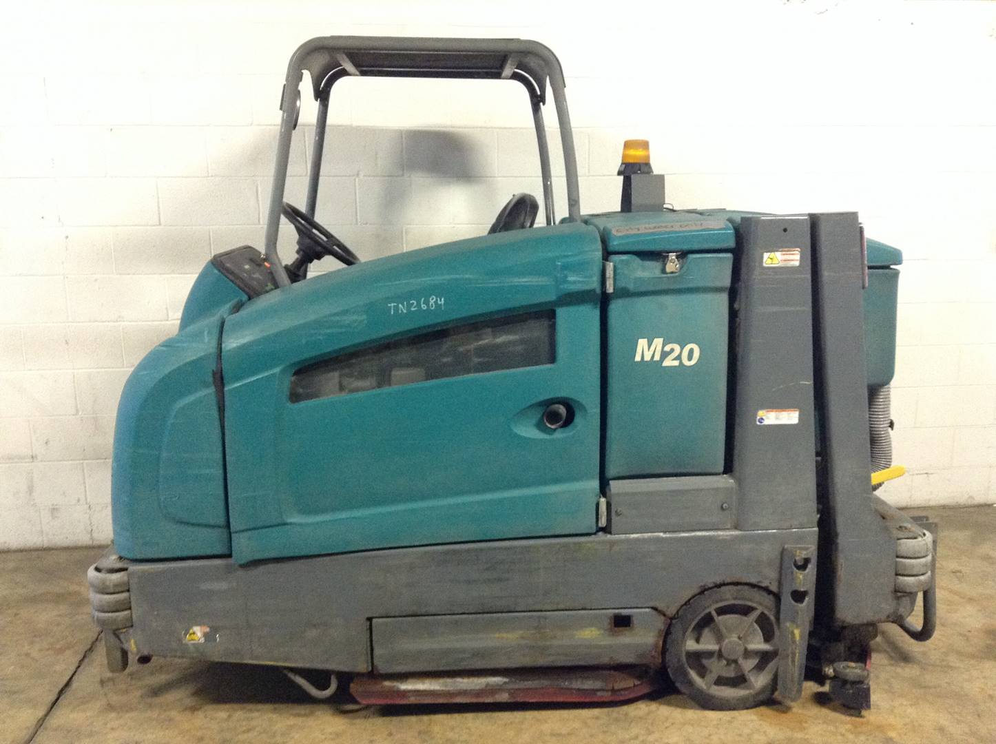 2013 LP Gas Tennant M20 Rider Sweeper/Scrubbers
